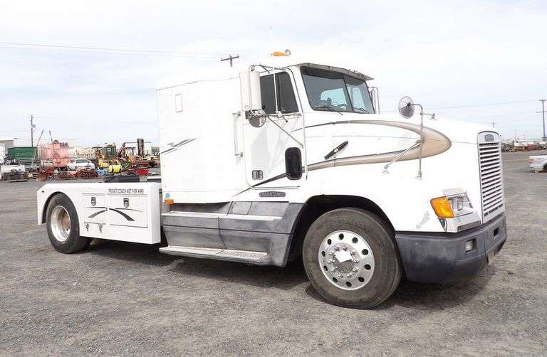 C-750 1995 Freightliner Toy Hauler Truck - Pickett Auction Service