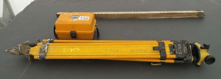 E-212 Grading Laser + Grade Stick - Pickett Auction Service