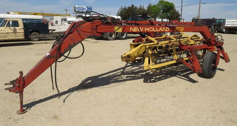D-1566 New Holland Unitized 216 Hay Rake - Pickett Auction Service