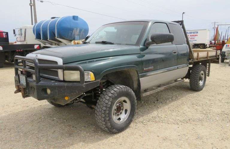 D-1714 1999 Dodge Ram 2500 4X4 Flatbed Pickup - Pickett Auction Service