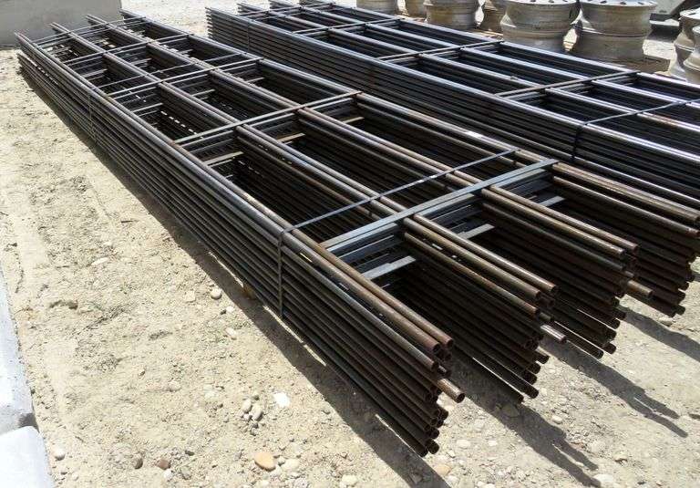 D-1667 Continuous 4 Rail Steel Panels (20) - Pickett Auction Service