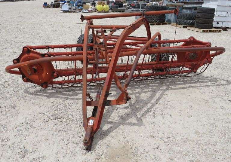 D-1648 Massey Ferguson Hay Rake - Pickett Auction Service