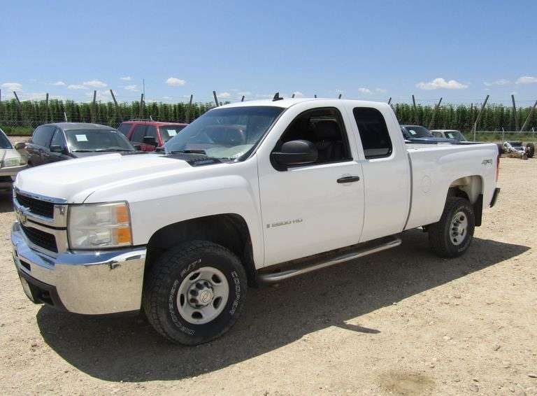 E-1451 2009 Chevy Silverado 2500 HD Ext Cab - Pickett Auction Service