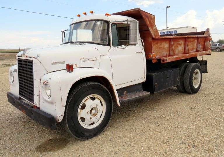 E-820 1973 International Dump Truck Loadstar 1600 - Pickett Auction Service