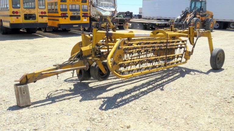 E-1491 Vermeer Twin Rake - Pickett Auction Service