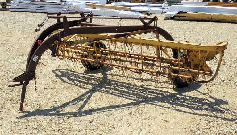 E-802 New Holland Hay Rake - Pickett Auction Service