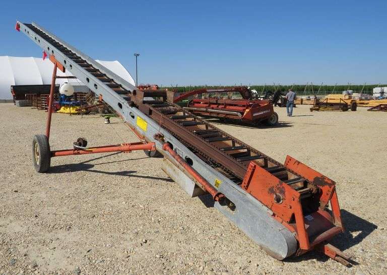 E-1471 New Idea Elevator - Pickett Auction Service