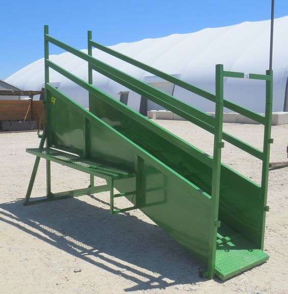 E-1680 Stationary Livestock Load Chute - Pickett Auction Service
