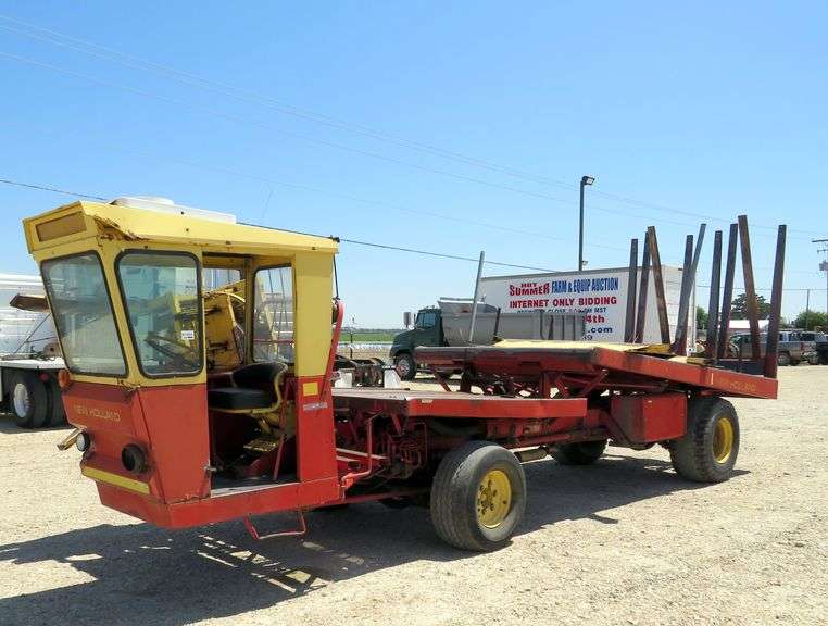 E-1523 Sperry NH 1048 Bale Wagon - Pickett Auction Service