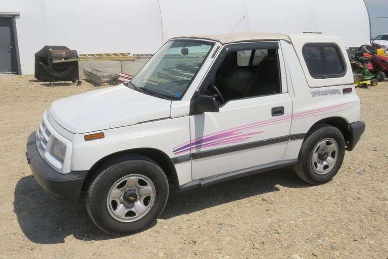 E-1610 1998 Chevy Geo Tracker - Pickett Auction Service