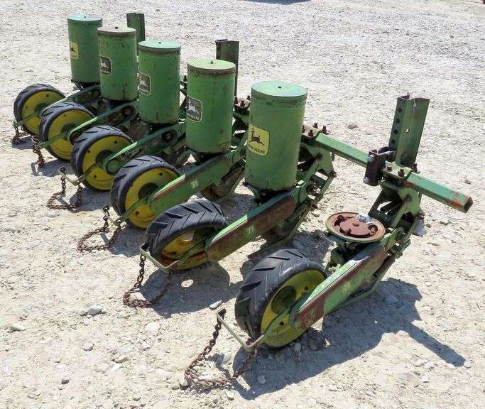E-1529 John Deere 6 Row Planter - Pickett Auction Service