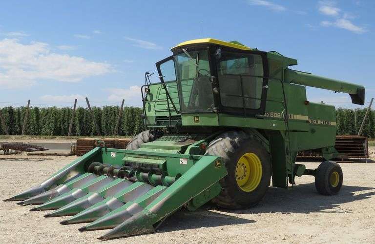 E-1613 John Deere Turbo 8820 Combine - Pickett Auction Service