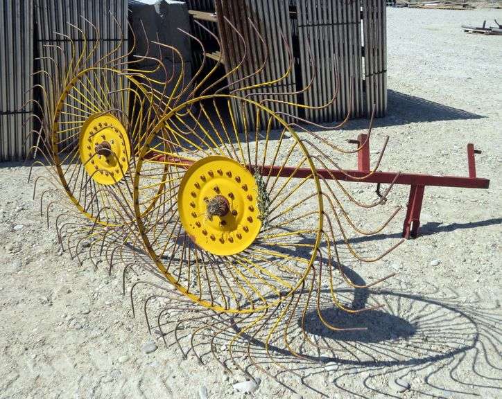 E-1512 Hay Rake Wheels - Pickett Auction Service