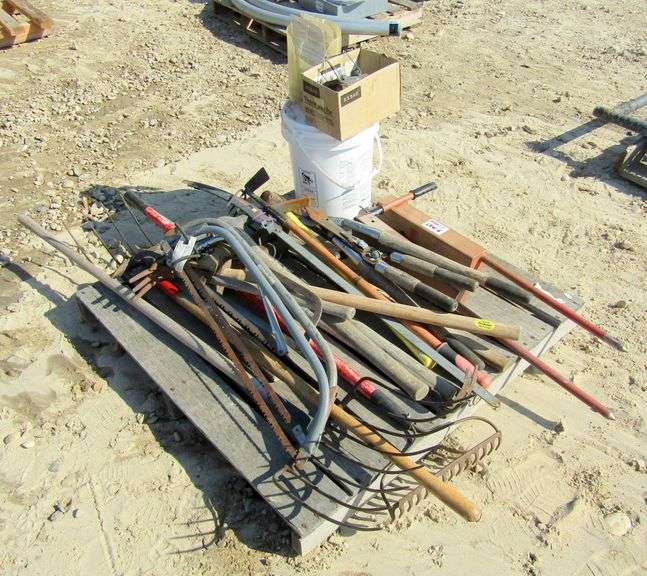 F-947 Hand Tools + Gopher Traps - Pickett Auction Service