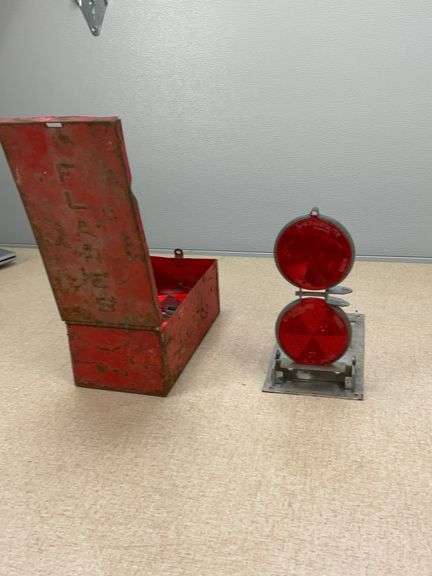 3 Vintage Stratolite Road Flares in Steel Box - Pat's Auction House
