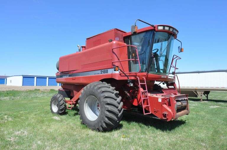 1997 Case IH 2188 Combine - Peterson Land & Auction LLC