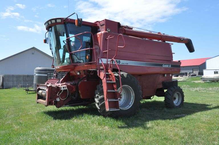 1997 Case IH 2188 Combine - Peterson Land & Auction LLC