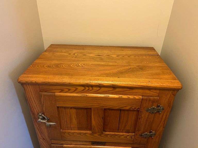 Gibson’s Cambria Antique Ice Box - Peterson Land & Auction LLC