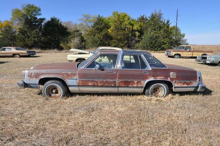1981 Ford Crown Victoria LTD - Peterson Land & Auction LLC