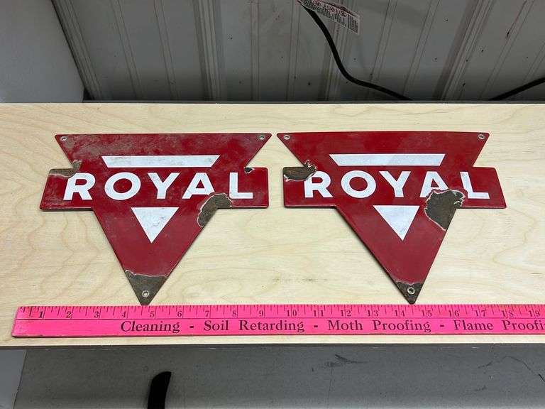 Royal Gas Pump Porcelain Signs - Peterson Land & Auction LLC