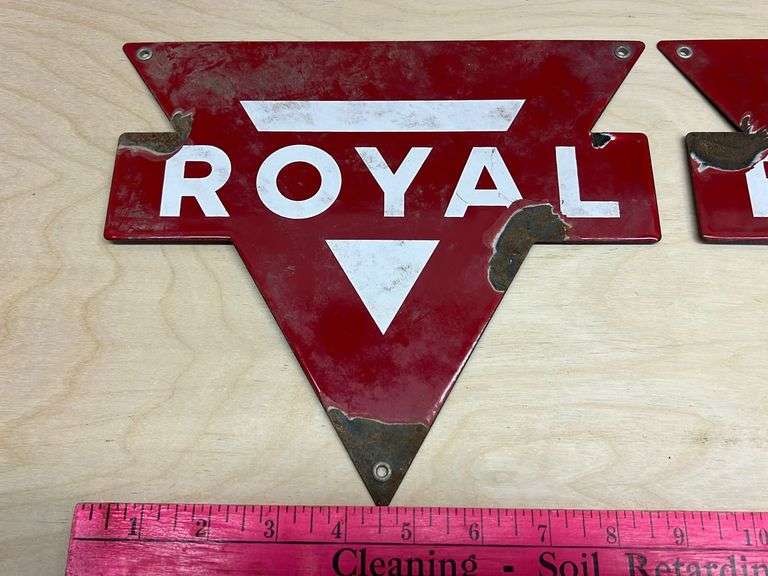 Royal Gas Pump Porcelain Signs - Peterson Land & Auction LLC