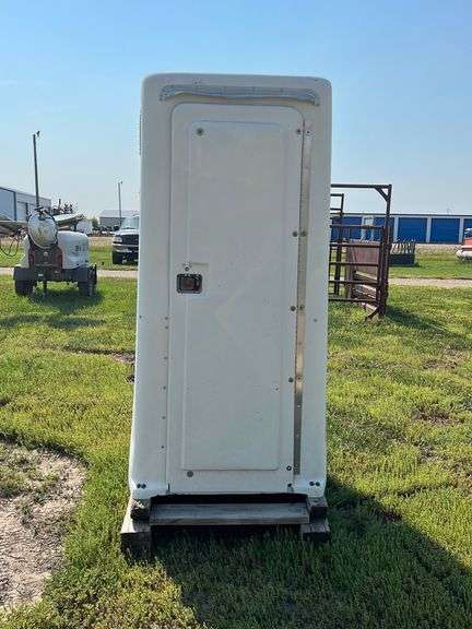 Fiberglass Porta Pot - Peterson Land & Auction LLC