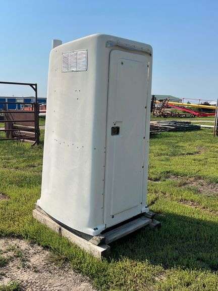 Fiberglass Porta Pot - Peterson Land & Auction LLC