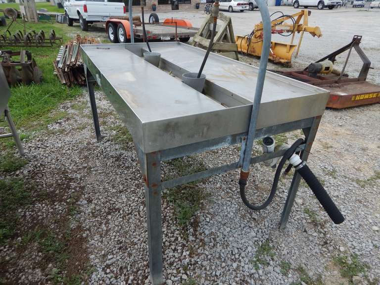 Pickwick Eviscerating Table - Property Peddler