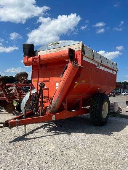 McKee 500 Bushel Grain Cart - Property Peddler