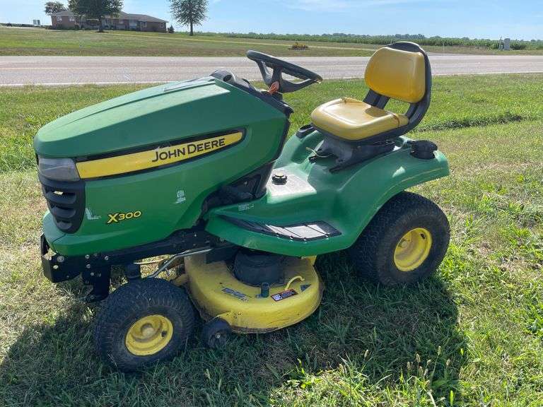 John Deere X300 Lawn Tractor - Property Peddler