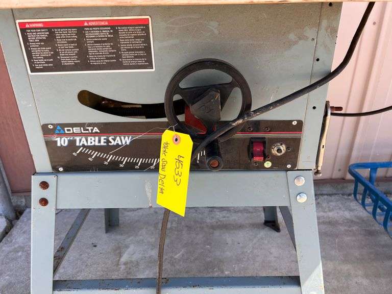 Delta Table Saw - Property Peddler