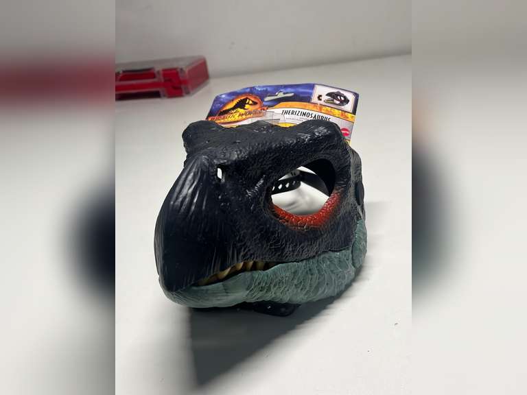 Jurassic World Dominion Therizinosaurus Dinosaur Mask with Opening Jaw ...
