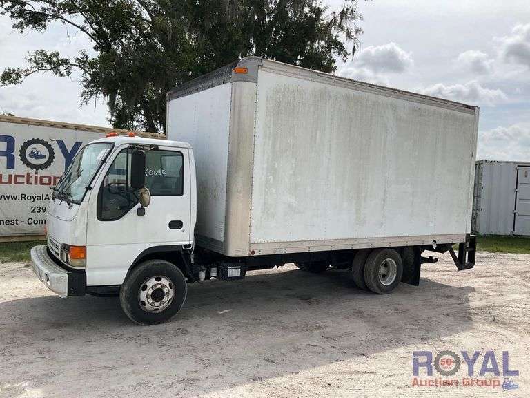 2005 Isuzu 12 FT Box Truck - Royal Auction Group