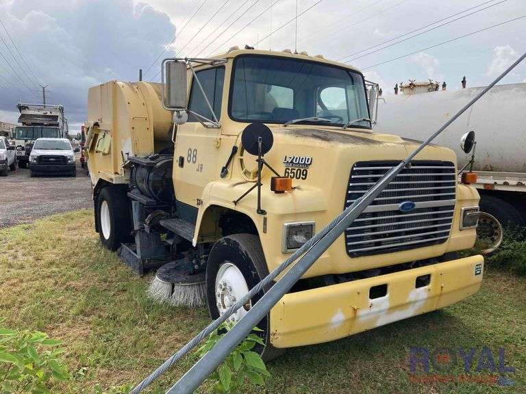 Ford L7000 Sweeper Truck - Royal Auction Group