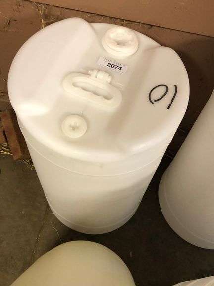 15 Gal Plastic Barrel w/ Handle - Rogers Community Auction Inc.