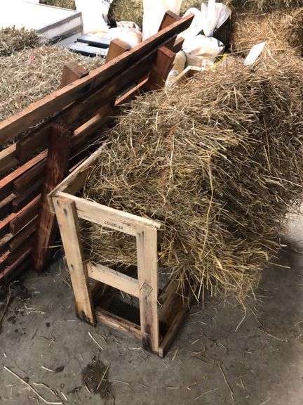 Hay Rack & 2 Pallet Gates w/ 1 Bale Orchard Grass Timothy Hay - Rogers ...