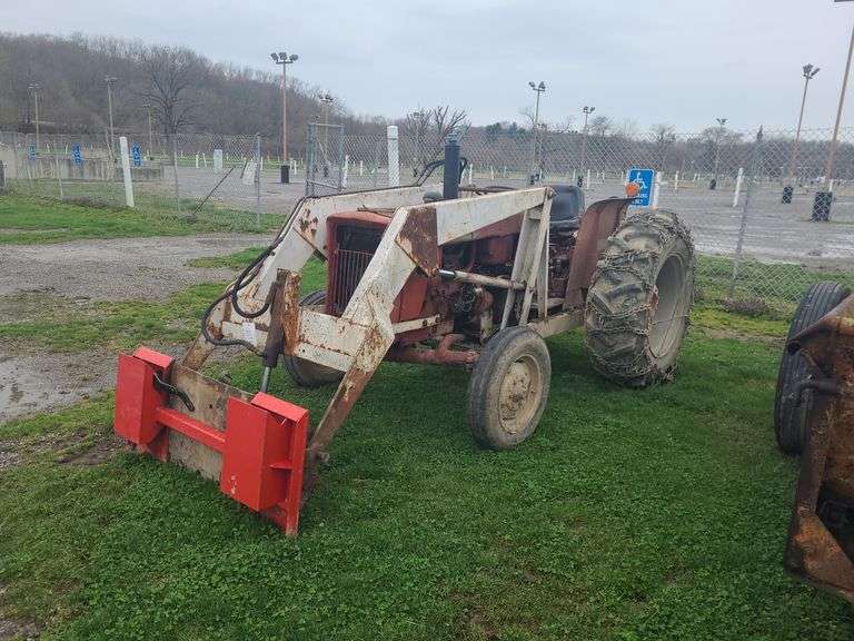 International 444 Gas Tractor Tractor w/ Loader - Rogers Community ...