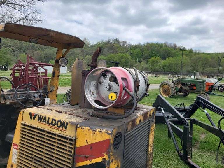 Waldon 4500B Articulating Payloader - LP Gas - Rogers Community Auction ...