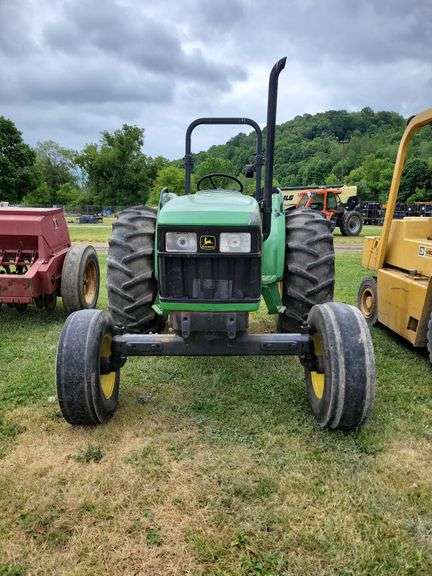 John Deere 5210 Sync Shuttle Diesel Tractor - Rogers Community Auction Inc.