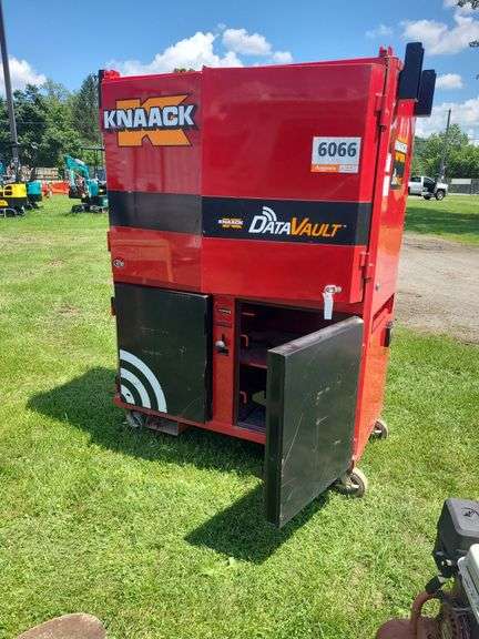 Knaack Data Vault Tool Box w/ TV - Rogers Community Auction Inc.