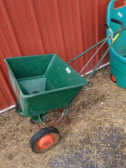 Scotts Seeder Rogers Community Auction Inc