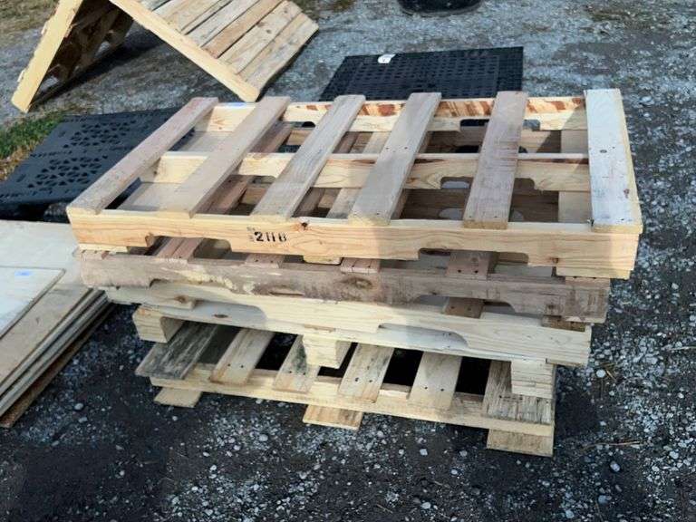 5 Various Size Pallets - Rogers Community Auction Inc.