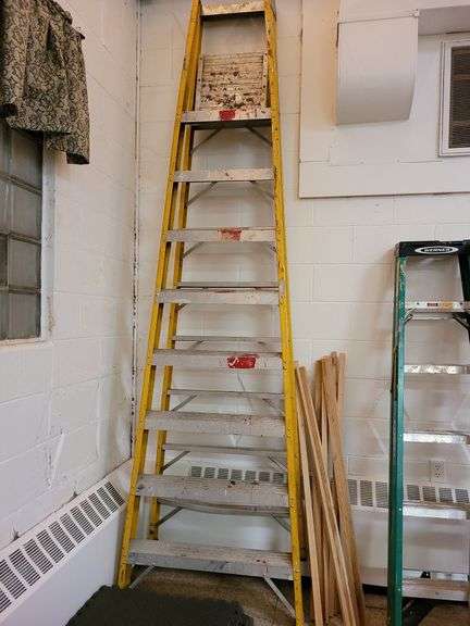 Tall Step Ladder - RES Auction Services