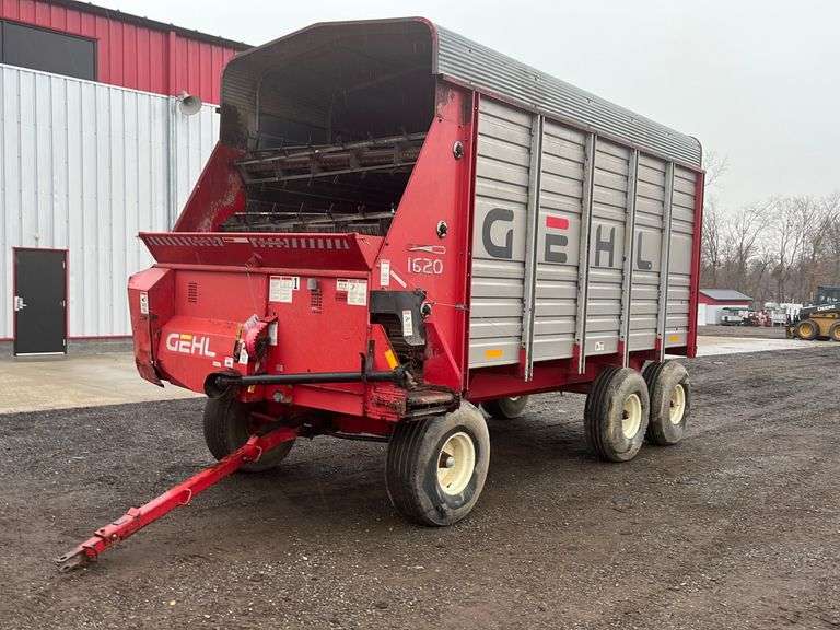 "ABSOLUTE" Gehl 1620 Silage Wagon - RES Auction Services