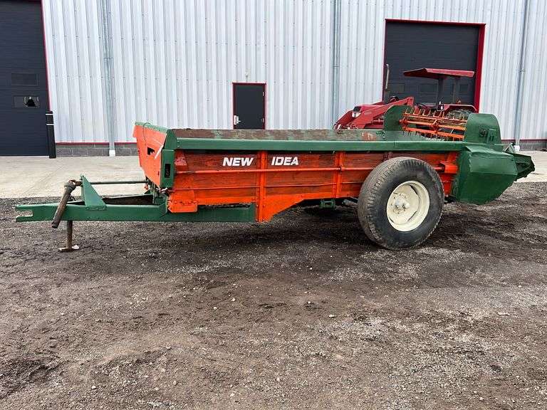 "ABSOLUTE" New Idea Manure Spreader - RES Auction Services