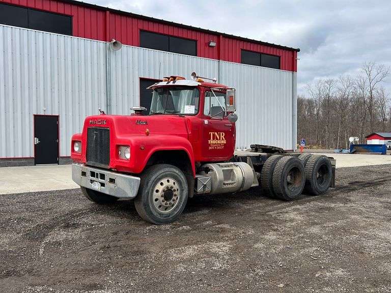 "ABSOLUTE" 1986 Mack R Semi Truck - RES Auction Services