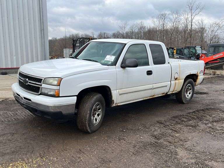 "ABSOLUTE" 2006 Chevy Silverado 1500 Ext. Cab Pickup - RES Auction Services