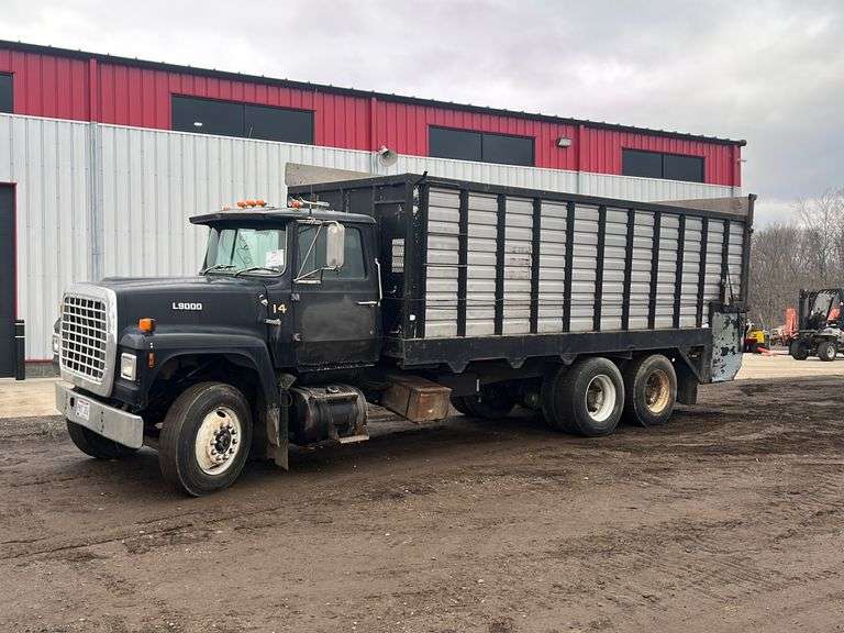 "ABSOLUTE" 1985 Ford 9000 Silage Truck - RES Auction Services