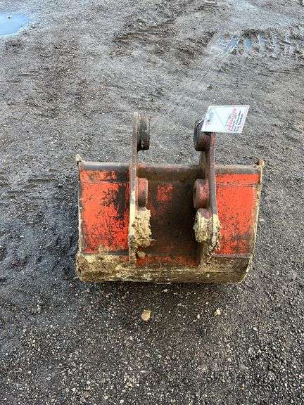 "ABSOLUTE" Kubota 24" Mini Excavator Dig Bucket - RES Auction Services