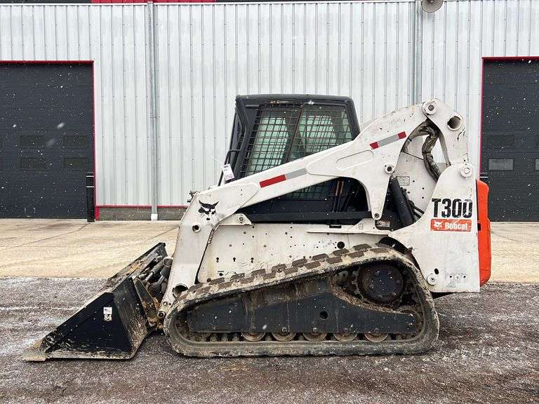 2009 Bobcat T300 Track Skid Loader - RES Auction Services